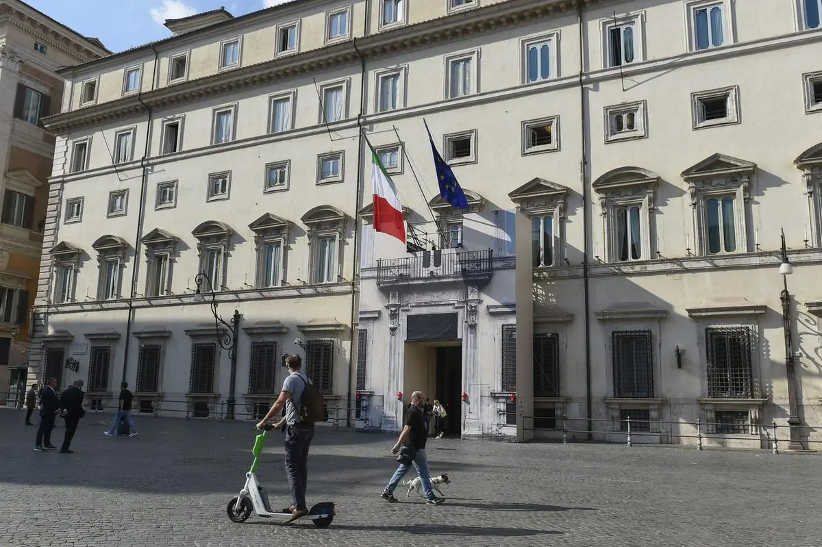 Slittano le polizze catastrofali e stop alle multe ai no vax. Cosa ...