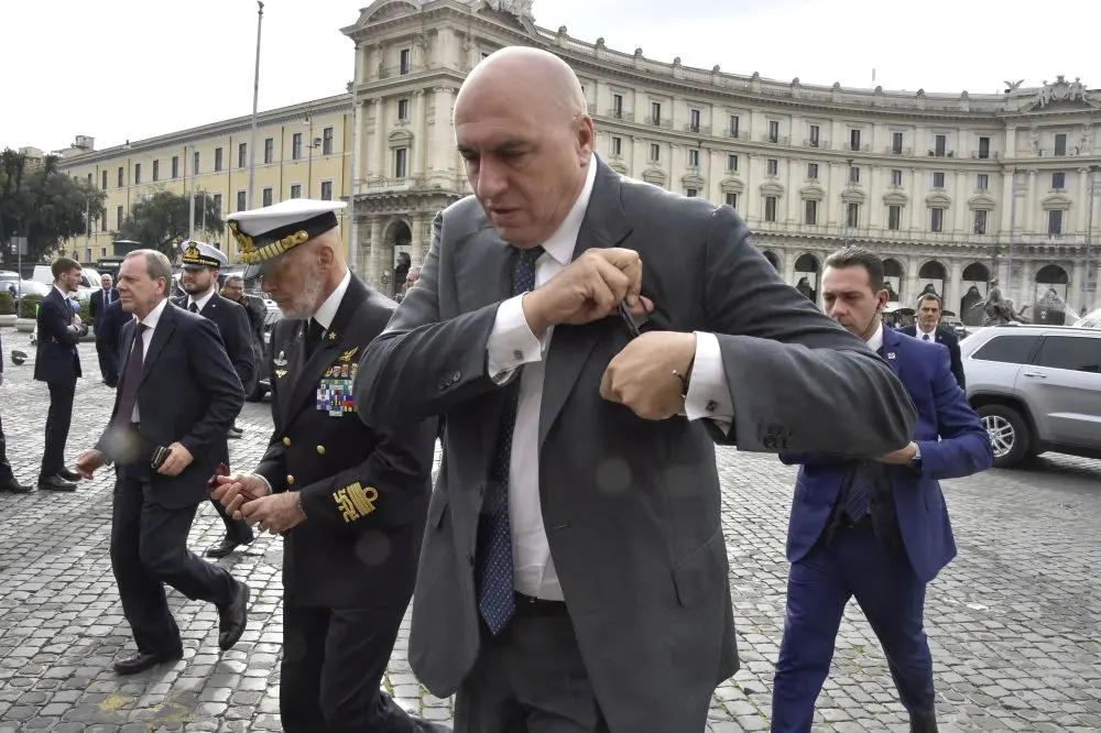 Mar Rosso, Crosetto: nave italiana per un anno e valutiamo anche l ...