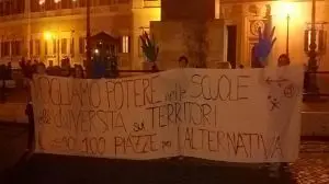 Blitz studentesco di fronte al Miur. E oggi 90 cortei in tutta italia ...