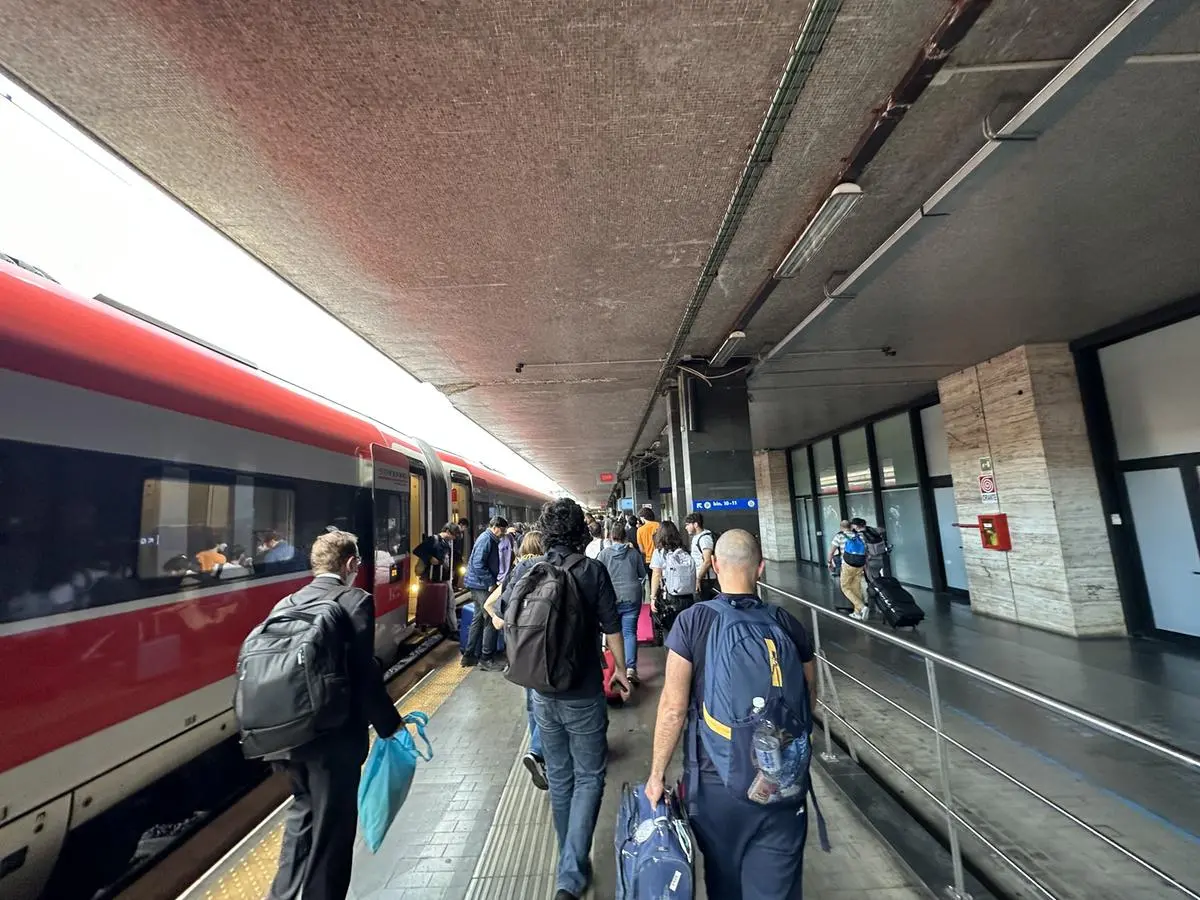 Roma Termini, guasto sulla linea elettrica e circolazione dei treni ...